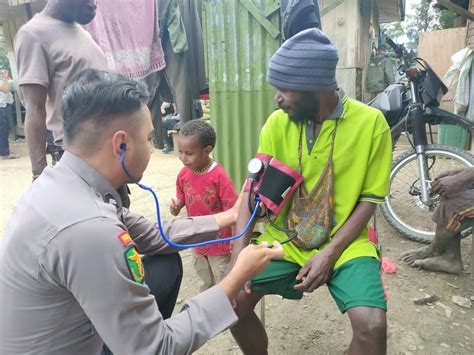 Program Kesehatan Binmas Noken Ops Damai Cartenz Sentuh Masyarakat Di