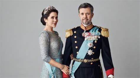 Los Retratos Oficiales De Federico Y Mary De Dinamarca Como Reyes Con