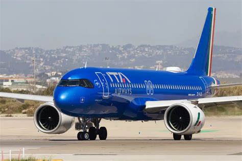 Flight Attendant Dies Unexpectedly During Boarding Headline Reporter