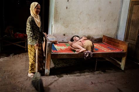 Shocking Photos Of Indonesia S Mentally Ill Patients Show People
