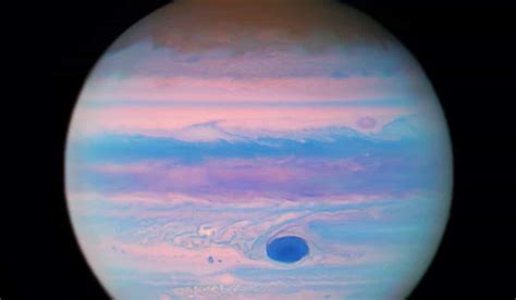 Hubble captura una increíble imagen de Júpiter en luz ultravioleta