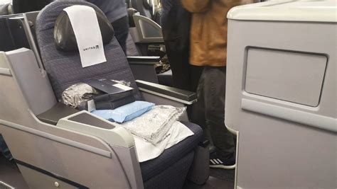 Best Seats On United Polaris Business Classroom Party Desks In London