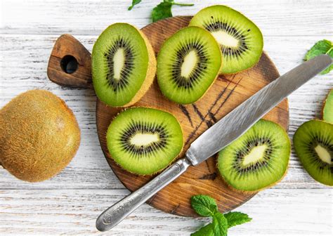 Cuáles son los beneficios del kiwi