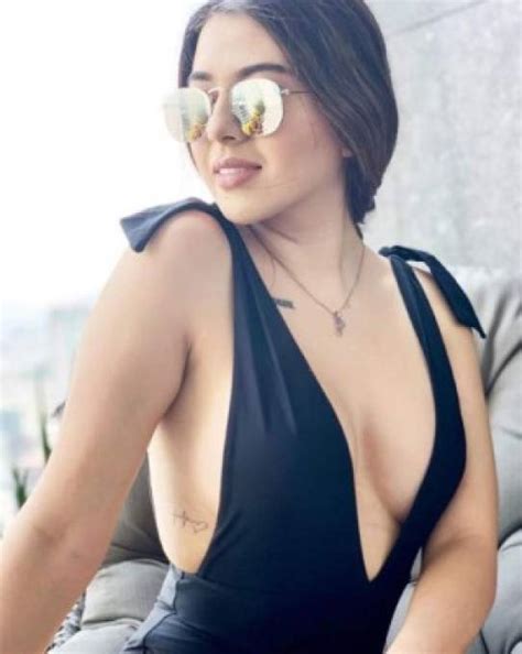 Paula González la sexi novia del futbolista mexicano que se desnudó en