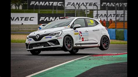 Vitesi İkinciye Atın İkinci Yarış Clio Cup İracing Okoyama da Hız