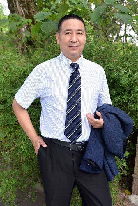 正装儒雅大叔 熊导航