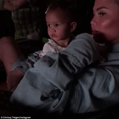 Naked Chrissy Teigen Shows Off Her Spray Tan On Snapchat Daily Mail