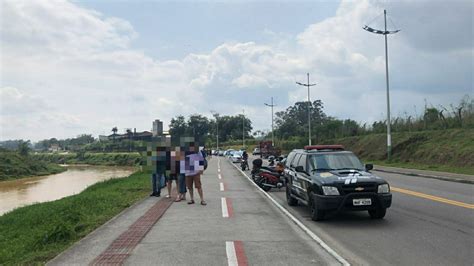 Retirada De Corpo Encontrado No Rio Itaja Mirim Gera Aglomera O De