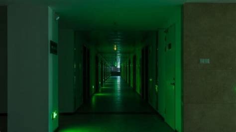 Backrooms Pasillos Infinitos Zumbidos Y Luces Estridentes La