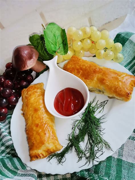 Paszteciki Z Ciasta Francuskiego Z Pieczarkami I Serem Przepis