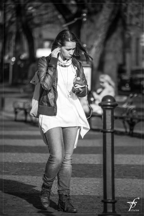 Images Gratuites Noir Et Blanc Gens Fille Femme Cheveux Route