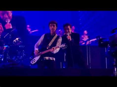 Johnny Marr Joins The Killers Onstage To Perform The Smiths