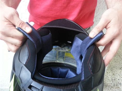 Guía para seleccionar la talla correcta de tu casco para moto