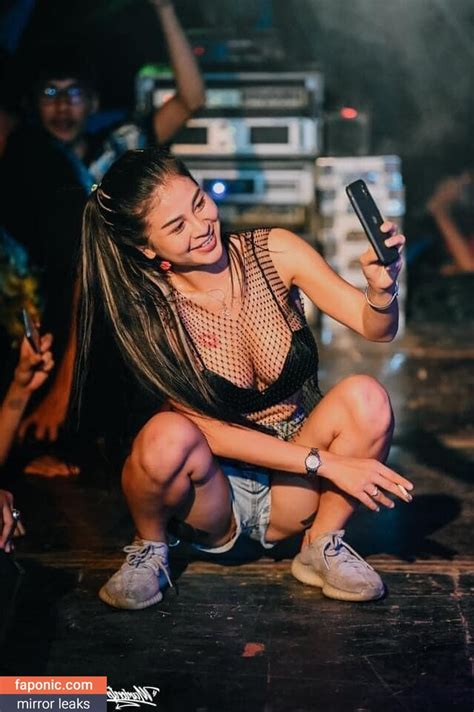 Oil Paphavee Chaimongkol Aka Oil Roijubb Nude Leaks Faponic