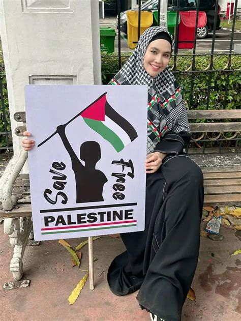 9 Potret Artis Turun Ke Jalan Ikut Aksi Bela Palestina Di Monas Banjir