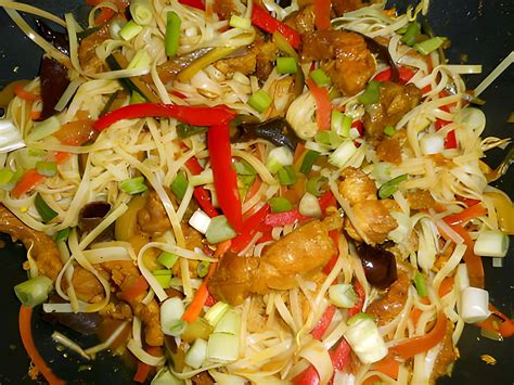 Recette de Nouilles chinoises sautées au porc et légumes
