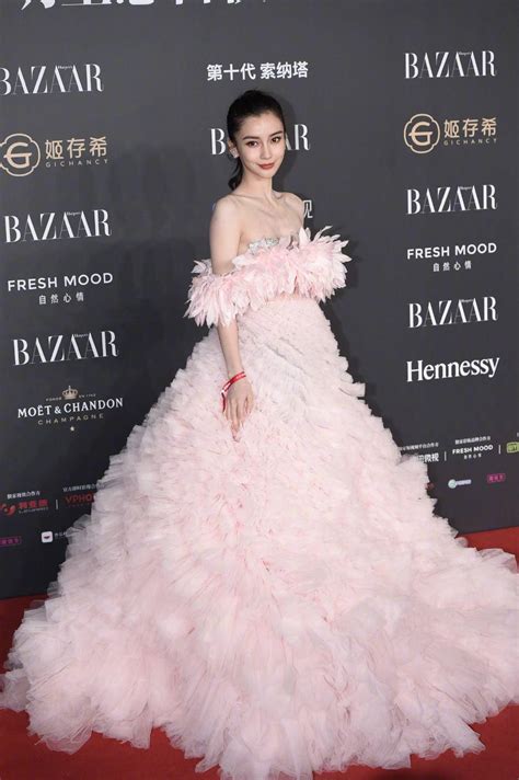 2019芭莎慈善夜女星红毯造型大比拼看看谁最美
