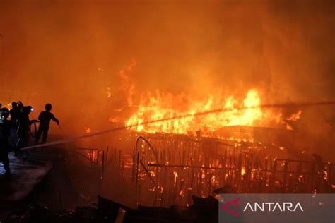 Kebakaran Permukiman Padat Penduduk Di Palangka Raya ANTARA News