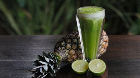 Suco de couve abacaxi para melhorar digestão veja receita poderosa