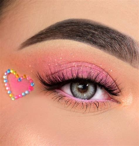 40 Trendy Eyeshadow Looks Pink Eyeshadow 3D Heart