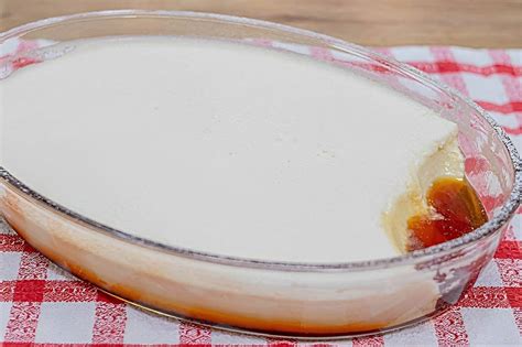Pudim de Leite Ninho na travessa um pudim delicioso que não vai ao