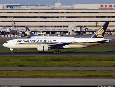 9V SQL Singapore Airlines Boeing 777 212ER Photo By Kazuchika Naya ID