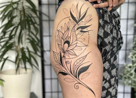 11 Floral Hip Tattoo Ideas That Will Blow Your Mind