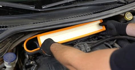 Jak wymienić filtr powietrza w PEUGEOT 508 I 8D Sedan poradnik naprawy