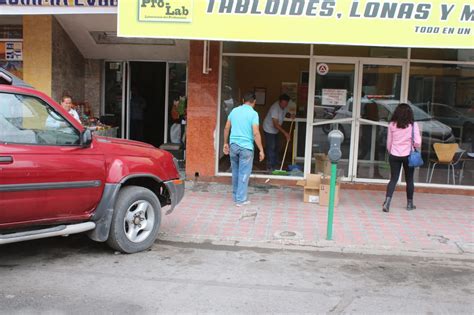 Confunde Freno Con Acelerador Y Choca Contra Negocio Grupo Milenio