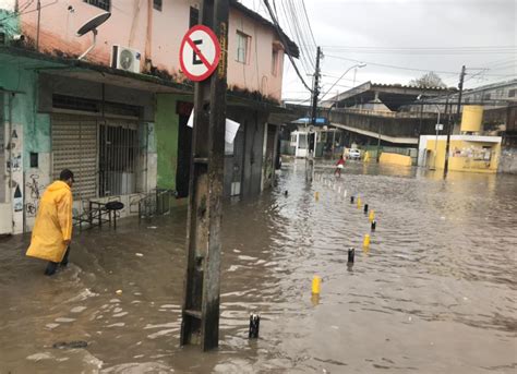 Chuva Alaga Ruas E Causa Transtornos No Grande Recife Local Diario