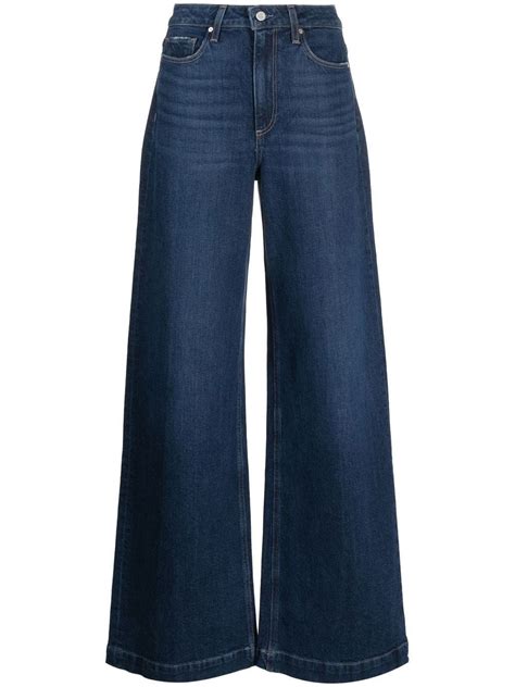 Charlotte Casiraghi lleva jeans rectos y suéter de lunares elegante Vogue