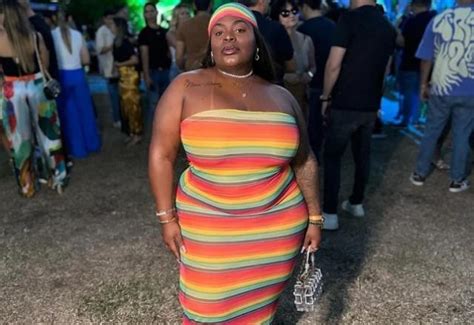 SBT TV 50 quilos mais magra Jojo Todynho deixa seios à mostra