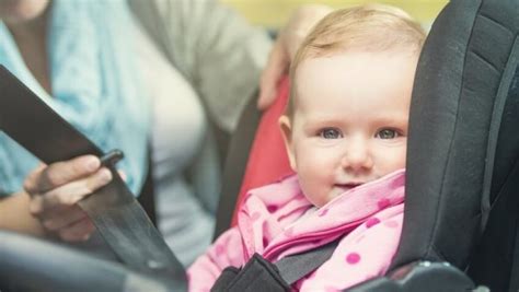 Viajar con bebé en coche consejos para que no se convierta en una odisea