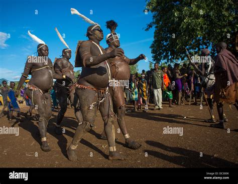 Bodi Tribe Fat Men Running During Kael Ceremony Hana Mursi Omo Valley