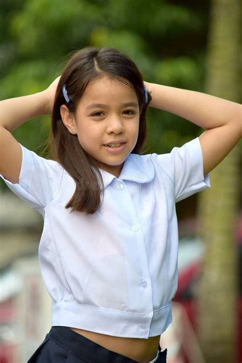 Filipina Girl Relaxing Mignon Image Stock Image Du Beau Minorités 137563087