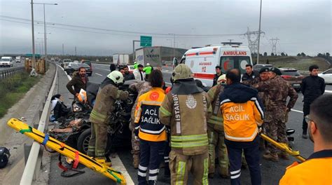 Kuzey Marmara Otoyolu nda arıza nedeniyle duran otomobile kamyonet