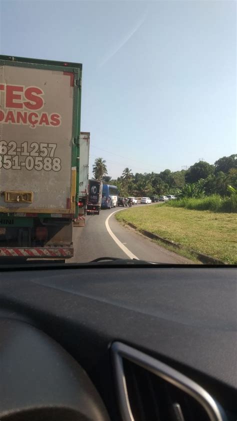 Carreta Granito Tomba E Interdita Tr Nsito Na Br Em Ibira U