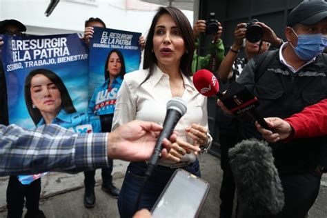 Luisa González la primera mujer en pasar a una segunda vuelta
