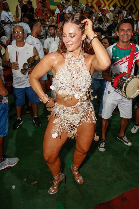 Foto Paolla Oliveira Rainha De Bateria Da Grande Rio Purepeople