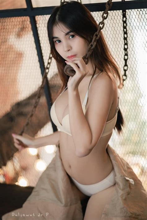 Ng T Ng Y V I B Nh G I Xinh M C Bikini Khoe Ng C Si U Kh Ng Kh Ng Th