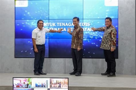 Pj Gubernur Banten Al Muktabar Dampingi Menkes Launching Imunisasi
