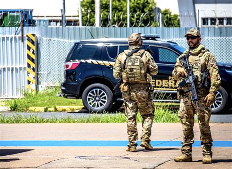 PF faz buscas na casa de Bolsonaro em Angra dos Reis alvo é Carlos