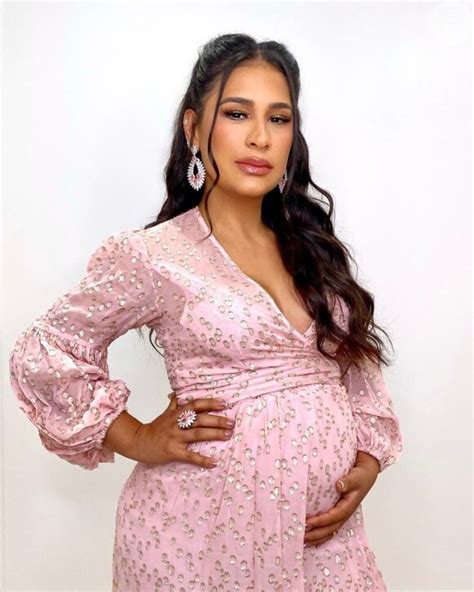 Mais Magra Simone Posa De Biqu Ni E Exibe Barriga Ap S Cirurgia