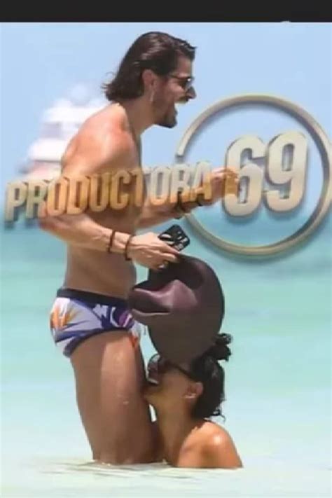 Galilea Montijo captada en la playa y ya estaría estrenando pareja
