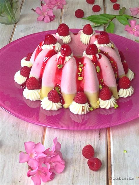 Tarta Helada De Mousse De Frambuesas Y Crema De Vainilla Con Pistachos
