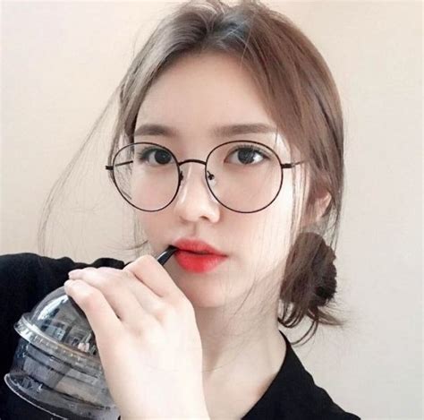 Top 5 gọng kính cận nữ đẹp 2021 được yêu thích nhất Phuongstore vn