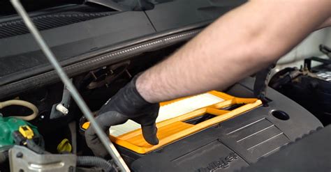 Jak wymienić filtr powietrza w FIAT Doblo I Kombi 119 223 poradnik