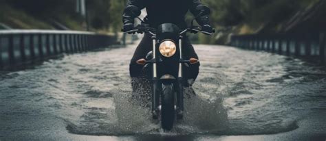 Consejos Para Conducir Tu Moto Con Lluvia Tyrelastic