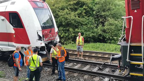 Al Menos Medio Centenar De Heridos Tras Colisionar Dos Trenes En El