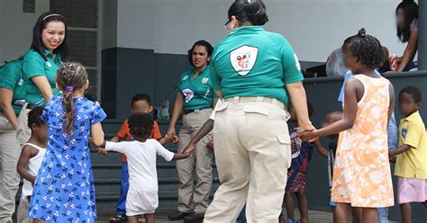 política Murciélago patata la proteccion a la infancia batería